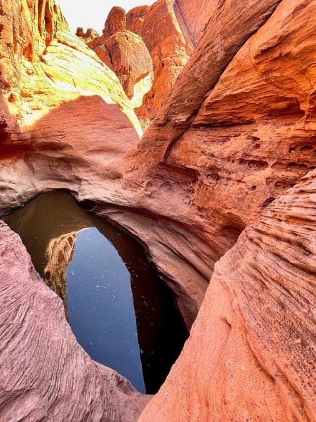 6 Easy & Beautiful Valley of Fire Hikes Story - Divergent Travelers